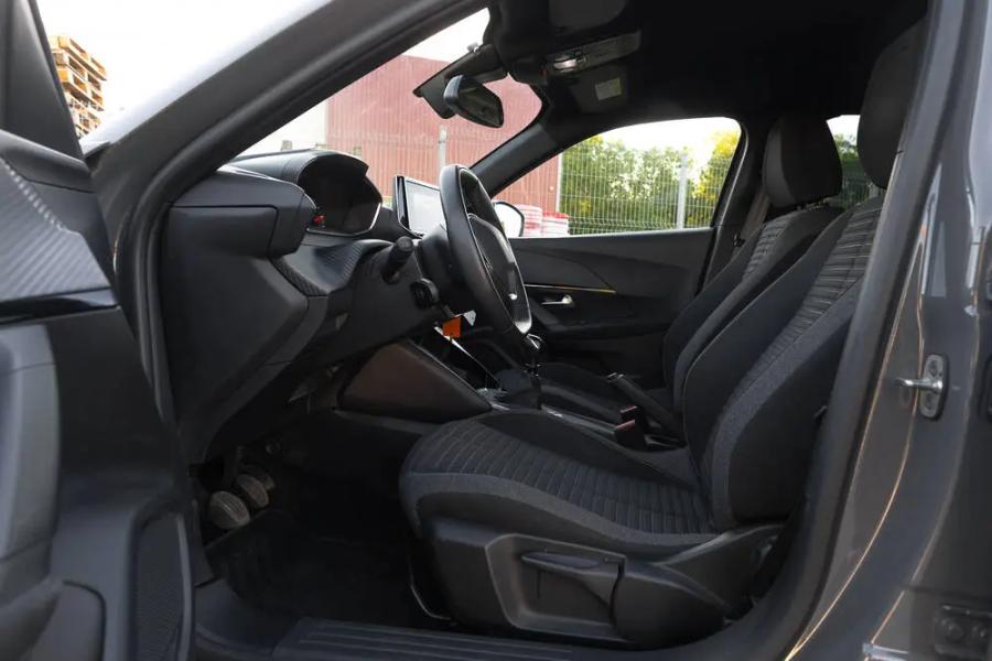 Grey Peugeot 2008 2023 in Jelgava, with an engine capacity of 1.20 L and mileage of 98 thousand km for 11490 €, photo 16 on AUTOMOTO.COM.LV