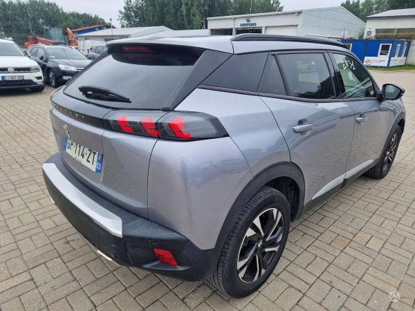 Grey Peugeot 2008 2023 in Kaunas, with an engine capacity of 1.20 L and mileage of 118 thousand km for 11500 €, photo 4 on AUTOMOTO.COM.LV