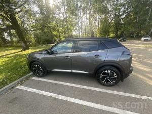 Grey Peugeot 2008 2023 in Riga, with an engine capacity of 1.20 L and mileage of 19 thousand km for 23500 €, photo 3 on AUTOMOTO.COM.LV