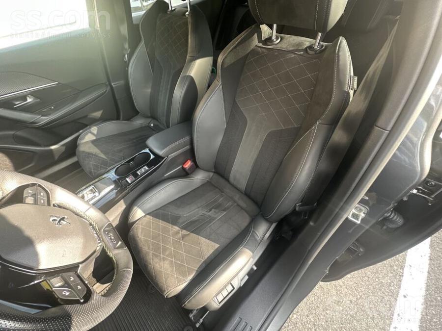 Grey Peugeot 2008 2023 in Riga, with an engine capacity of 1.20 L and mileage of 19 thousand km for 23500 €, photo 6 on AUTOMOTO.COM.LV