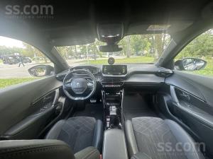 Grey Peugeot 2008 2023 in Riga, with an engine capacity of 1.20 L and mileage of 19 thousand km for 23500 €, photo 8 on AUTOMOTO.COM.LV