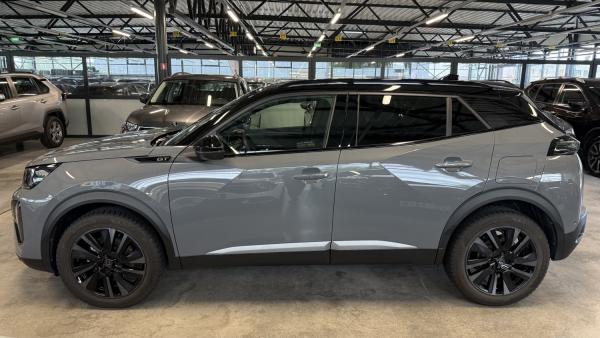 Pelēks Peugeot 2008 2024 Rīga, ar dzinēja tilpumu 1.20 L un nobraukumu 9 tūkst. km par 2090000 €, foto 1 vietnē AUTOMOTO.COM.LV