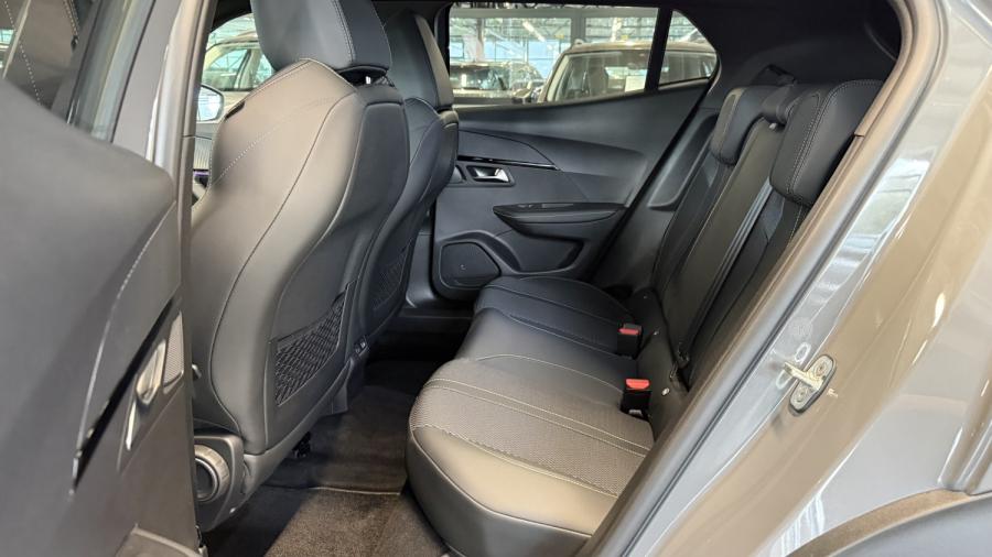 Pelēks Peugeot 2008 2024 Rīga, ar dzinēja tilpumu 1.20 L un nobraukumu 9 tūkst. km par 2090000 €, foto 12 vietnē AUTOMOTO.COM.LV