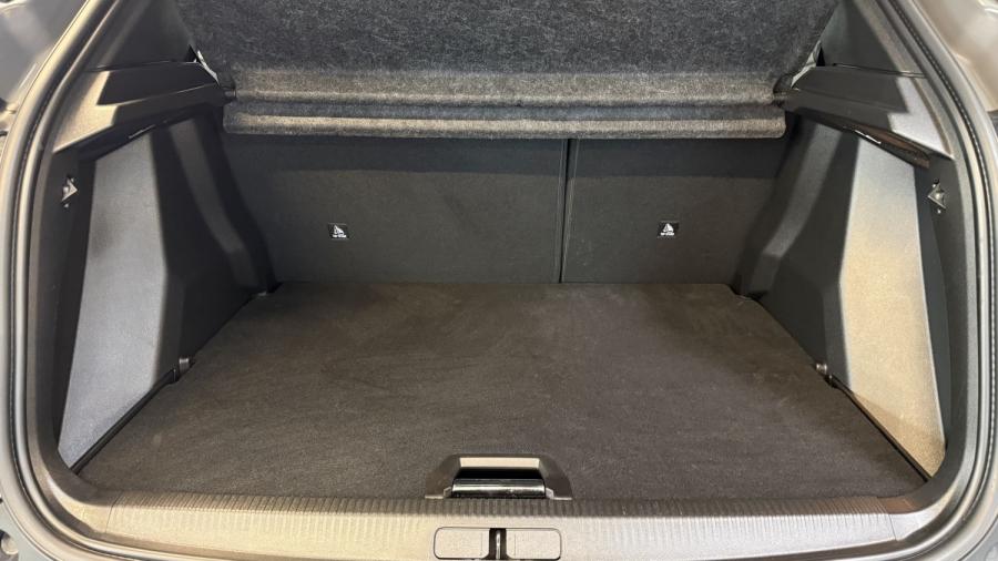 Pelēks Peugeot 2008 2024 Rīga, ar dzinēja tilpumu 1.20 L un nobraukumu 9 tūkst. km par 2090000 €, foto 13 vietnē AUTOMOTO.COM.LV