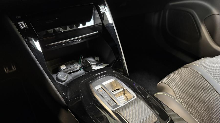 Pelēks Peugeot 2008 2024 Rīga, ar dzinēja tilpumu 1.20 L un nobraukumu 9 tūkst. km par 2090000 €, foto 22 vietnē AUTOMOTO.COM.LV