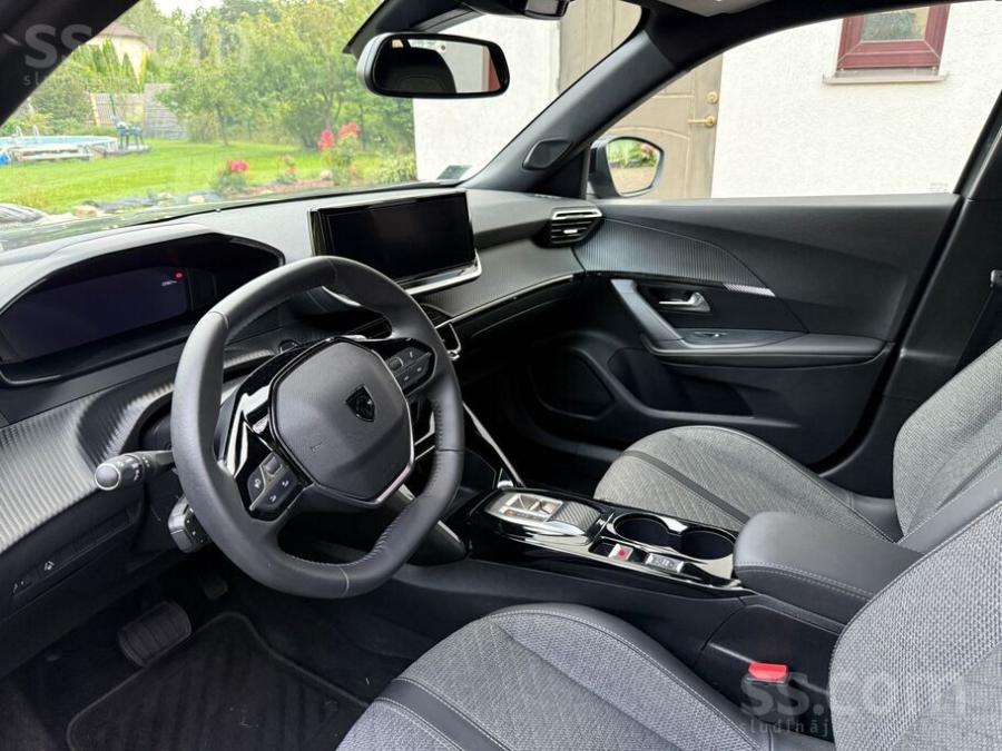 Pelēks Peugeot 2008 2024 Rīga, ar dzinēja tilpumu 1.20 L un nobraukumu 35 tūkst. km par 23000 €, foto 5 vietnē AUTOMOTO.COM.LV