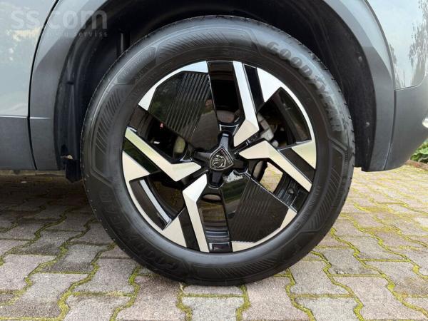 Grey Peugeot 2008 2024 in Riga, with an engine capacity of 1.20 L and mileage of 35 thousand km for 23000 €, photo 5 on AUTOMOTO.COM.LV