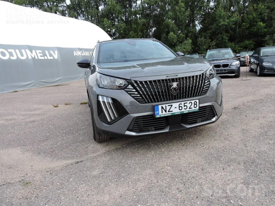 Grey Peugeot 2008 2024 in Cesis, with an engine capacity of 1.20 L and mileage of 35 thousand km for 21350 €, photo 1 on AUTOMOTO.COM.LV