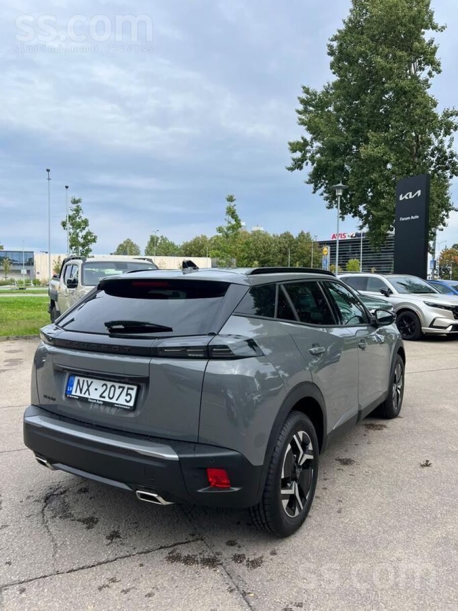 Grey Peugeot 2008 2024 in Riga, with an engine capacity of 1.20 L and mileage of 31 thousand km for 19900 €, photo 6 on AUTOMOTO.COM.LV