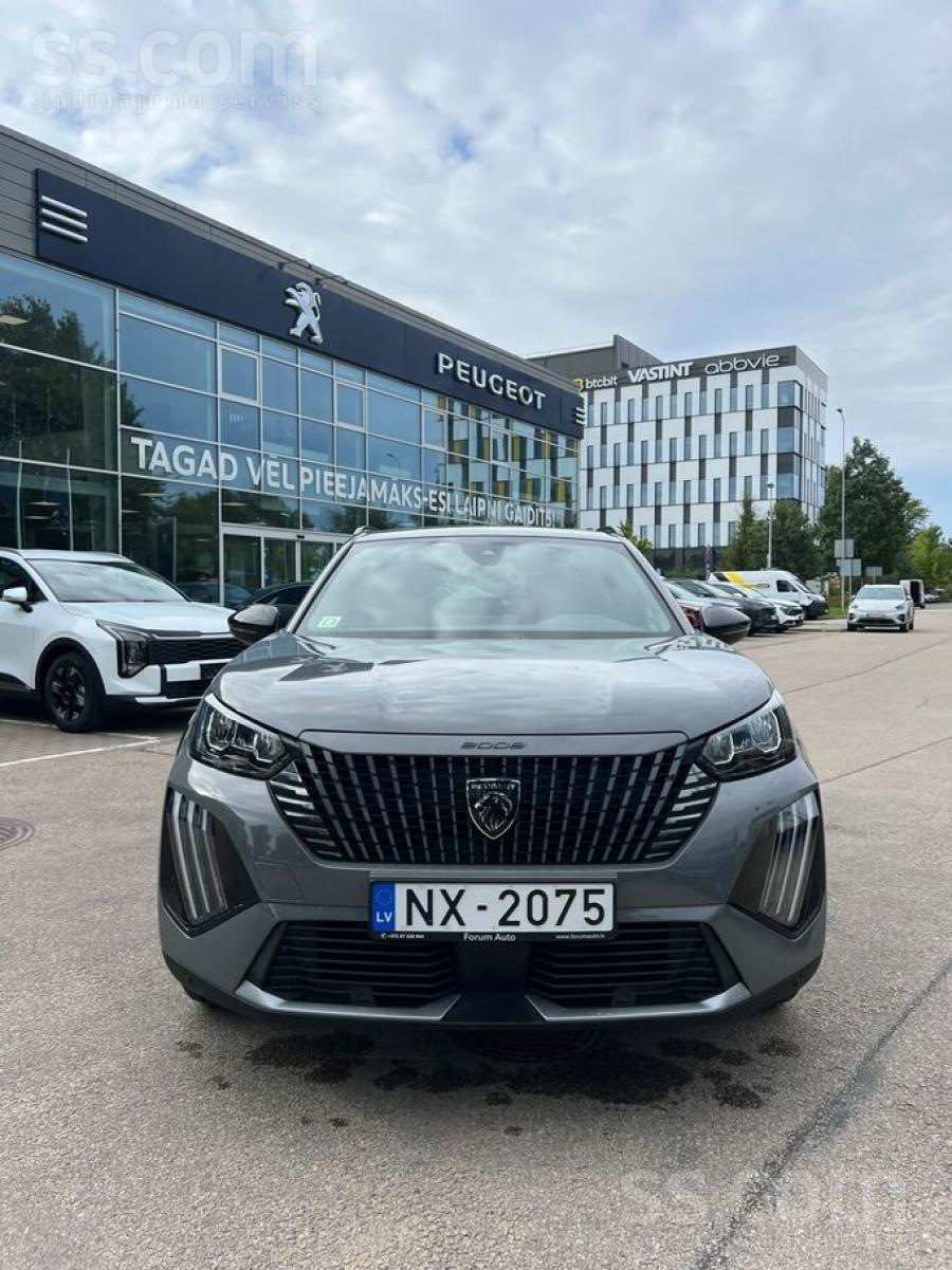 Grey Peugeot 2008 2024 in Riga, with an engine capacity of 1.20 L and mileage of 31 thousand km for 19900 €, photo 9 on AUTOMOTO.COM.LV