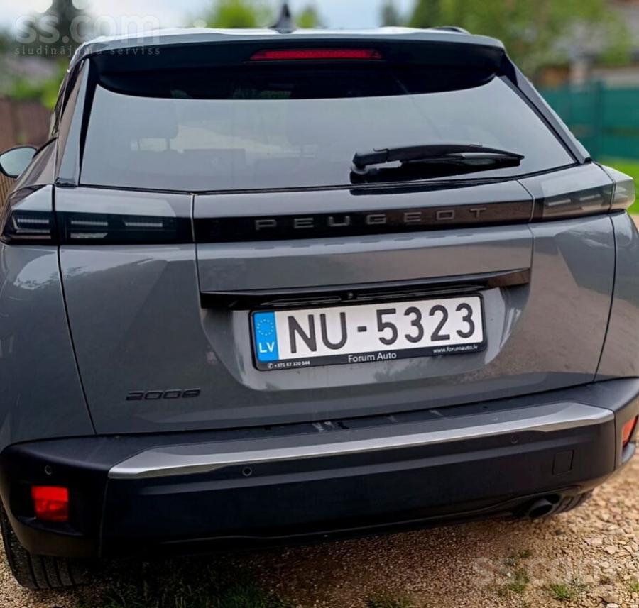 Grey Peugeot 2008 2024 in Riga, with an engine capacity of 1.20 L and mileage of 31 thousand km for 18300 €, photo 5 on AUTOMOTO.COM.LV