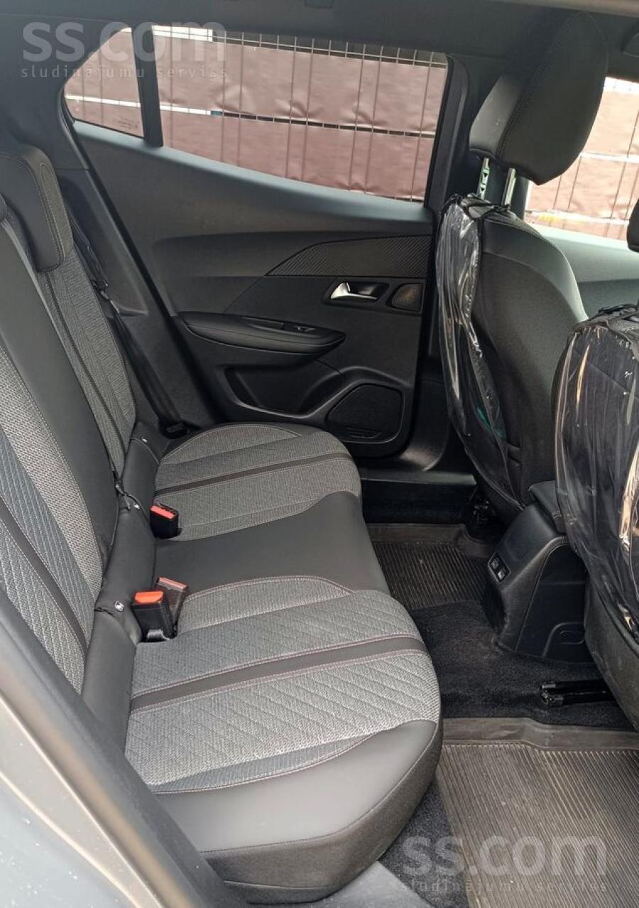 Grey Peugeot 2008 2024 in Riga, with an engine capacity of 1.20 L and mileage of 31 thousand km for 18300 €, photo 8 on AUTOMOTO.COM.LV