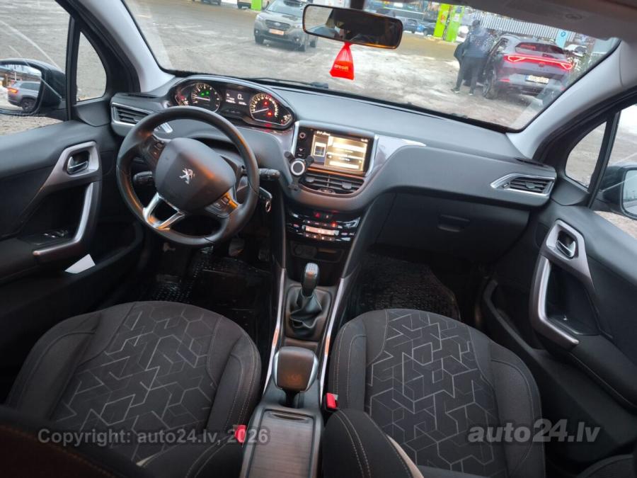 Pelēks Peugeot 2008 2013 Tallina, ar dzinēja tilpumu 1.20 L un nobraukumu 147 tūkst. km par 4500 €, foto 16 vietnē AUTOMOTO.COM.LV