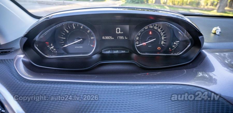 Pelēks Peugeot 2008 2013 Tallina, ar dzinēja tilpumu 1.20 L un nobraukumu 164 tūkst. km par 2600 €, foto 9 vietnē AUTOMOTO.COM.LV