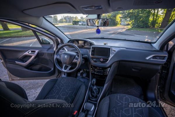 Pelēks Peugeot 2008 2013 Tallina, ar dzinēja tilpumu 1.20 L un nobraukumu 164 tūkst. km par 2600 €, foto 7 vietnē AUTOMOTO.COM.LV