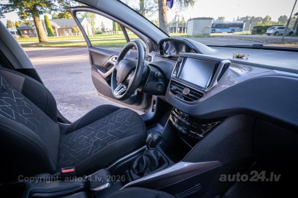 Pelēks Peugeot 2008 2013 Tallina, ar dzinēja tilpumu 1.20 L un nobraukumu 164 tūkst. km par 2600 €, foto 10 vietnē AUTOMOTO.COM.LV