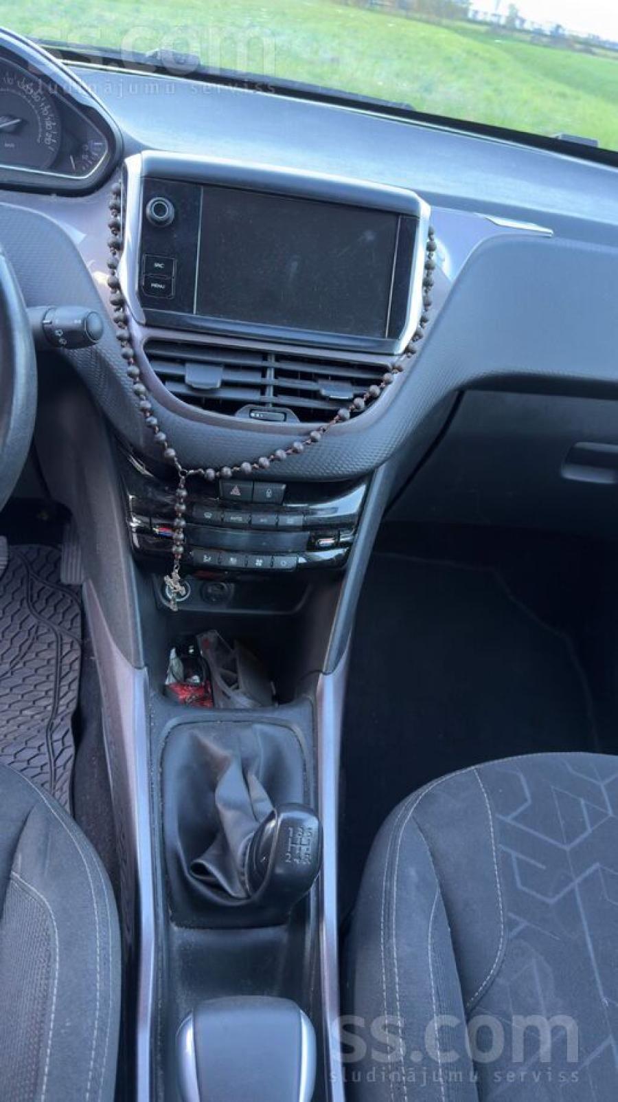 Grey Peugeot 2008 2014 in Riga, with an engine capacity of 1.40 L and mileage of 218 thousand km for 3000 €, photo 3 on AUTOMOTO.COM.LV