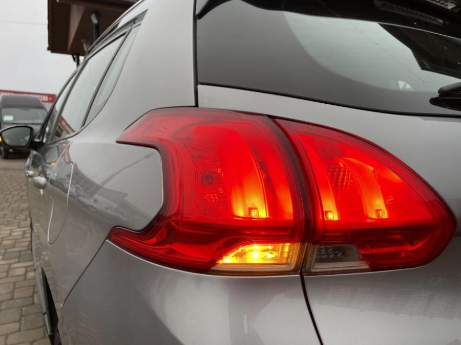 Pelēks Peugeot 2008 2015 Rīga, ar dzinēja tilpumu 1.40 L un nobraukumu 216 tūkst. km par 5450 €, foto 5 vietnē AUTOMOTO.COM.LV