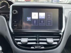 Pelēks Peugeot 2008 2015 Rīga, ar dzinēja tilpumu 1.40 L un nobraukumu 216 tūkst. km par 5450 €, foto 10 vietnē AUTOMOTO.COM.LV