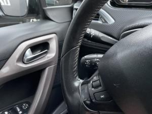 Pelēks Peugeot 2008 2015 Rīga, ar dzinēja tilpumu 1.40 L un nobraukumu 216 tūkst. km par 5450 €, foto 14 vietnē AUTOMOTO.COM.LV