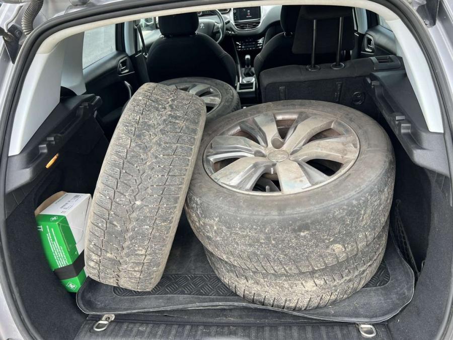 Pelēks Peugeot 2008 2015 Narva, ar dzinēja tilpumu 1.40 L un nobraukumu 187 tūkst. km par 3999 €, foto 23 vietnē AUTOMOTO.COM.LV