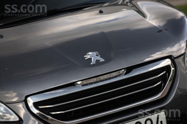 Grey Peugeot 2008 2015 in Jelgava, with an engine capacity of 1.20 L and mileage of 0 thousand km for 5990 €, photo 6 on AUTOMOTO.COM.LV