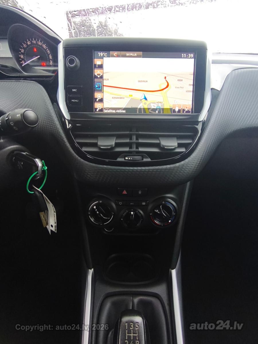 Pelēks Peugeot 2008 2016 Tartu, ar dzinēja tilpumu 1.20 L un nobraukumu 123 tūkst. km par 7490 €, foto 13 vietnē AUTOMOTO.COM.LV