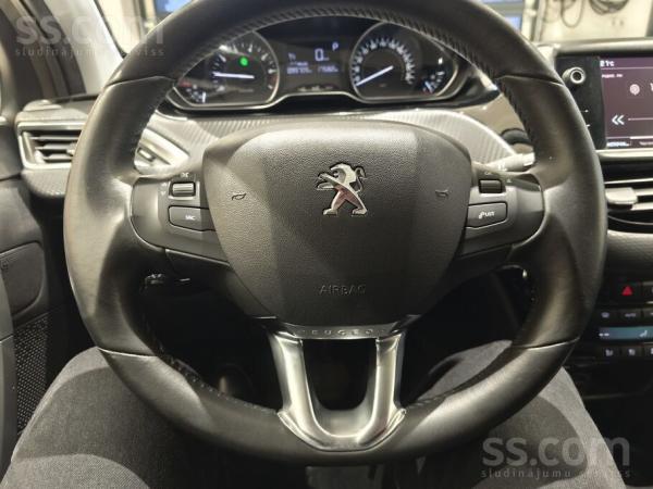 Pelēks Peugeot 2008 2017 Rīga, ar dzinēja tilpumu 1.20 L un nobraukumu 100 tūkst. km par 7490 €, foto 8 vietnē AUTOMOTO.COM.LV