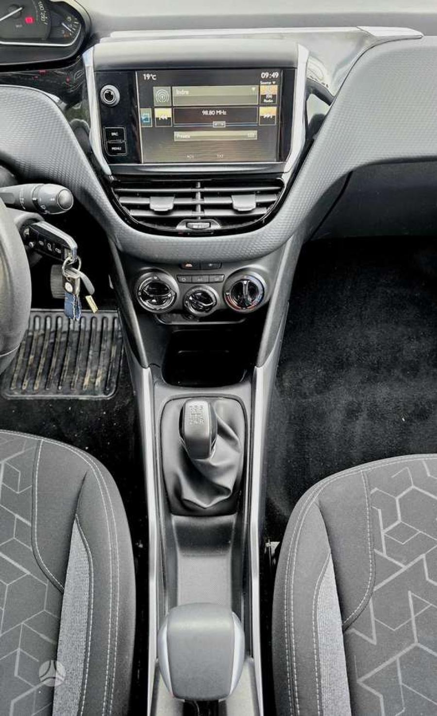 Pelēks Peugeot 2008 2017 Tauragė, ar dzinēja tilpumu 1.20 L un nobraukumu 97 tūkst. km par 3850 €, foto 20 vietnē AUTOMOTO.COM.LV