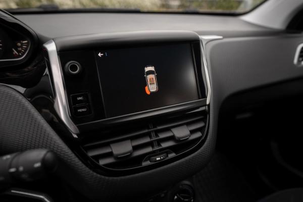 Pelēks Peugeot 2008 2018 Rīga, ar dzinēja tilpumu 1.20 L un nobraukumu 131 tūkst. km par 6790 €, foto 6 vietnē AUTOMOTO.COM.LV