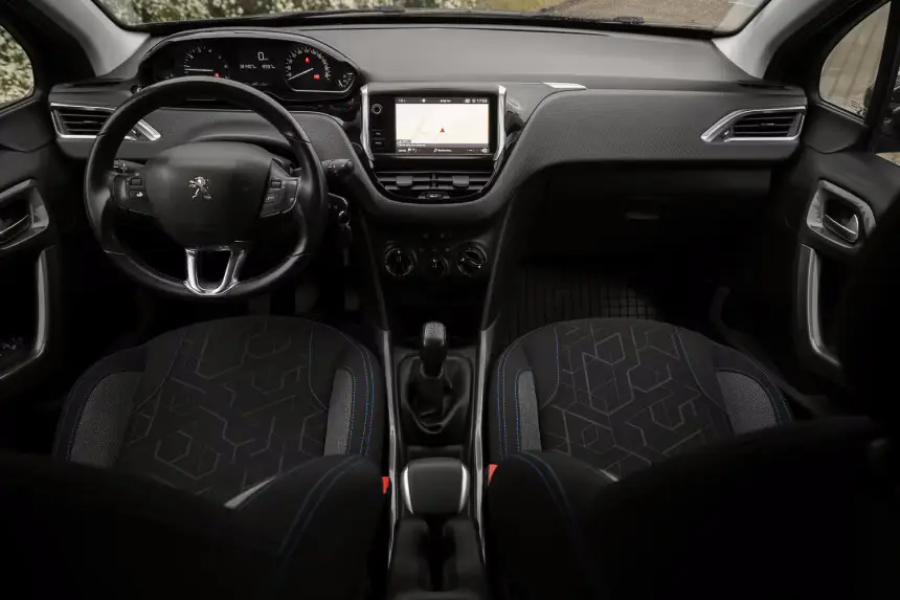 Pelēks Peugeot 2008 2018 Jelgava, ar dzinēja tilpumu 1.20 L un nobraukumu 131 tūkst. km par 6790 €, foto 12 vietnē AUTOMOTO.COM.LV