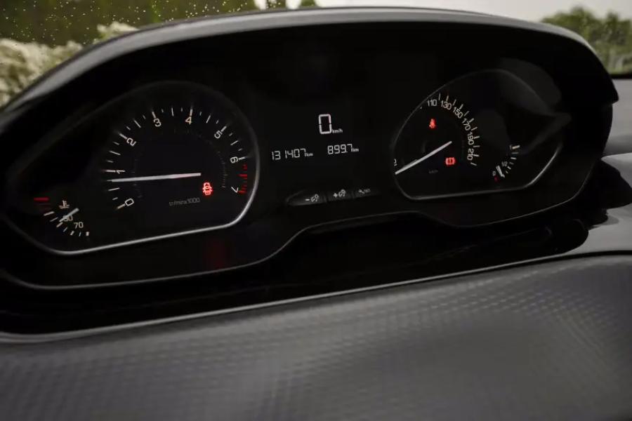 Pelēks Peugeot 2008 2018 Jelgava, ar dzinēja tilpumu 1.20 L un nobraukumu 131 tūkst. km par 6790 €, foto 17 vietnē AUTOMOTO.COM.LV