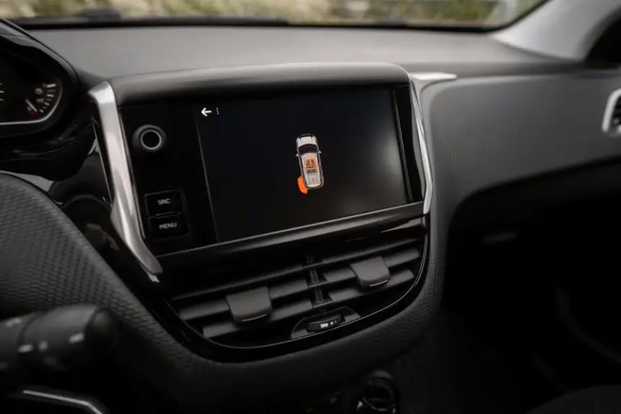 Pelēks Peugeot 2008 2018 Jelgava, ar dzinēja tilpumu 1.20 L un nobraukumu 131 tūkst. km par 6790 €, foto 18 vietnē AUTOMOTO.COM.LV