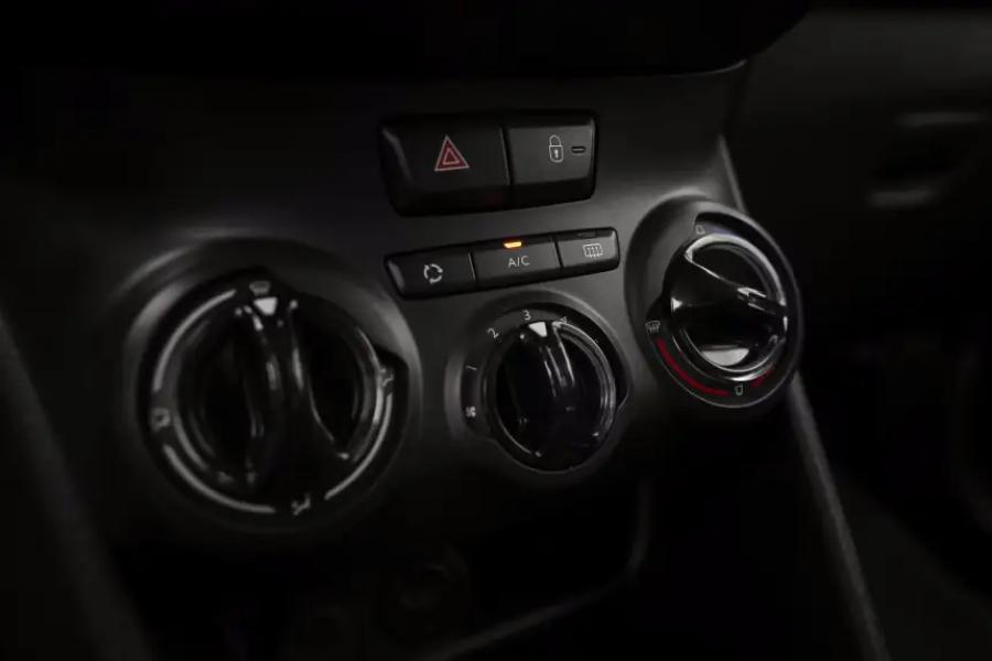 Pelēks Peugeot 2008 2018 Jelgava, ar dzinēja tilpumu 1.20 L un nobraukumu 131 tūkst. km par 6790 €, foto 21 vietnē AUTOMOTO.COM.LV