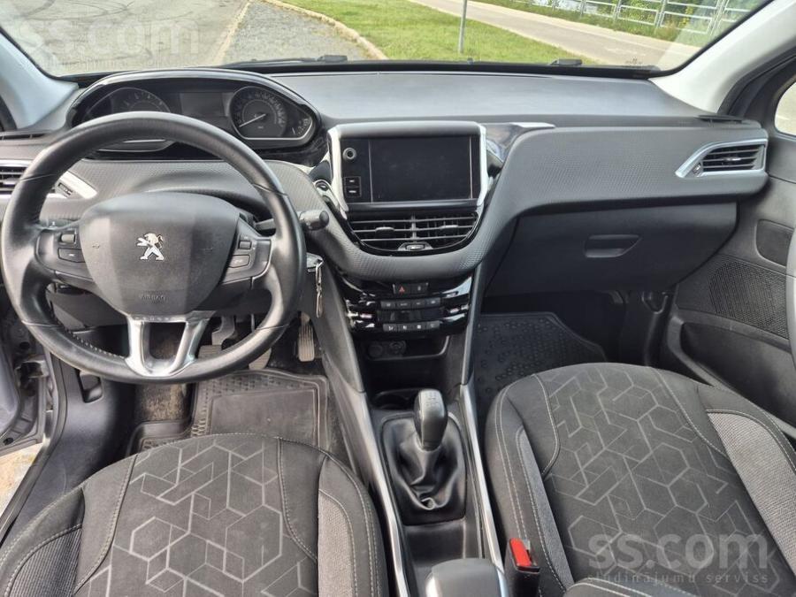 Grey Peugeot 2008 2018 in Riga, with an engine capacity of 1.20 L and mileage of 105 thousand km for 6700 €, photo 11 on AUTOMOTO.COM.LV