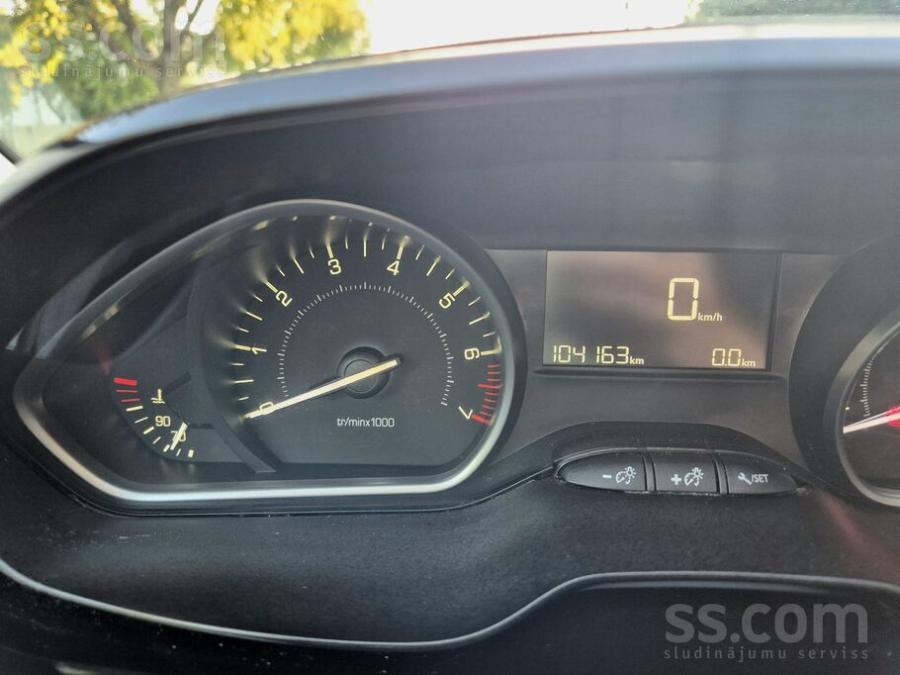Grey Peugeot 2008 2018 in Riga, with an engine capacity of 1.20 L and mileage of 105 thousand km for 6700 €, photo 12 on AUTOMOTO.COM.LV