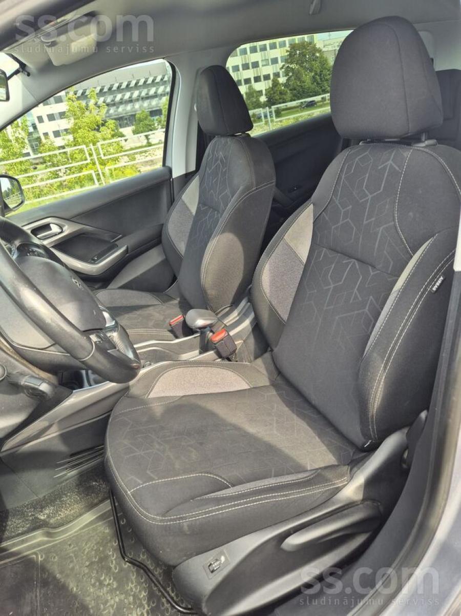 Grey Peugeot 2008 2018 in Riga, with an engine capacity of 1.20 L and mileage of 105 thousand km for 6700 €, photo 13 on AUTOMOTO.COM.LV