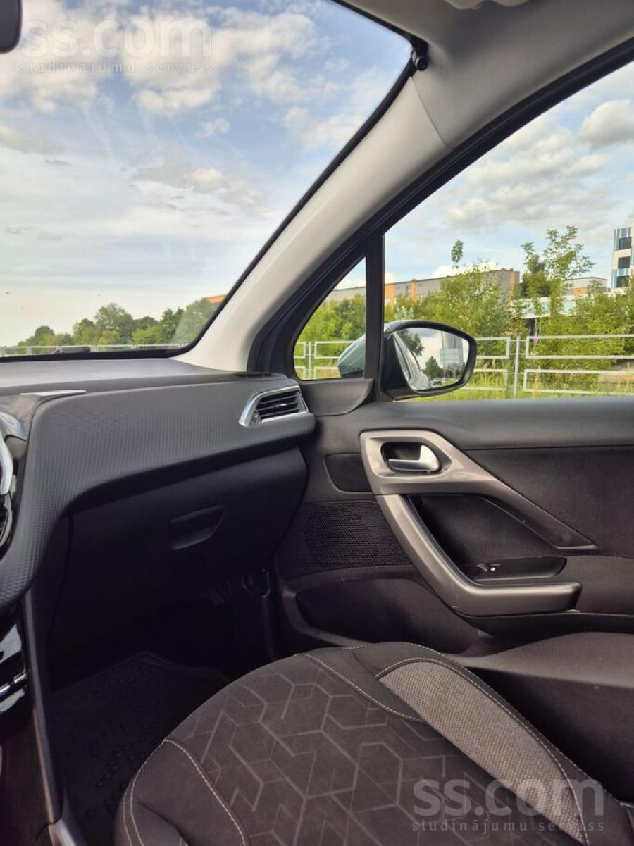 Grey Peugeot 2008 2018 in Riga, with an engine capacity of 1.20 L and mileage of 105 thousand km for 6700 €, photo 14 on AUTOMOTO.COM.LV