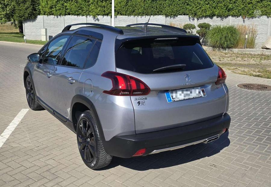 Grey Peugeot 2008 2018 in Taurage, with an engine capacity of 1.20 L and mileage of 129 thousand km for 5400 €, photo 7 on AUTOMOTO.COM.LV