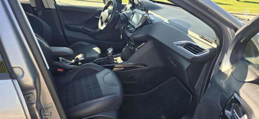 Grey Peugeot 2008 2018 in Taurage, with an engine capacity of 1.20 L and mileage of 129 thousand km for 5400 €, photo 11 on AUTOMOTO.COM.LV