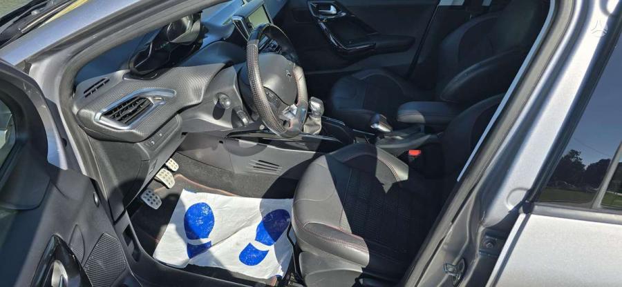Grey Peugeot 2008 2018 in Taurage, with an engine capacity of 1.20 L and mileage of 129 thousand km for 5400 €, photo 12 on AUTOMOTO.COM.LV