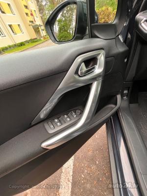 Pelēks Peugeot 2008 2019 Rīga, ar dzinēja tilpumu 0.00 L un nobraukumu 132 tūkst. km par 12390 €, foto 5 vietnē AUTOMOTO.COM.LV