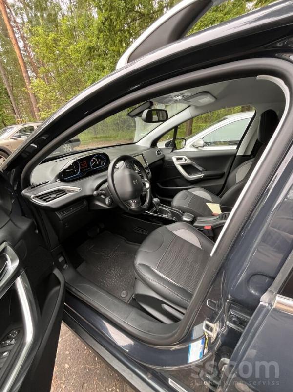Grey Peugeot 2008 2019 in Riga, with an engine capacity of 1.50 L and mileage of 131 thousand km for 12900 €, photo 2 on AUTOMOTO.COM.LV