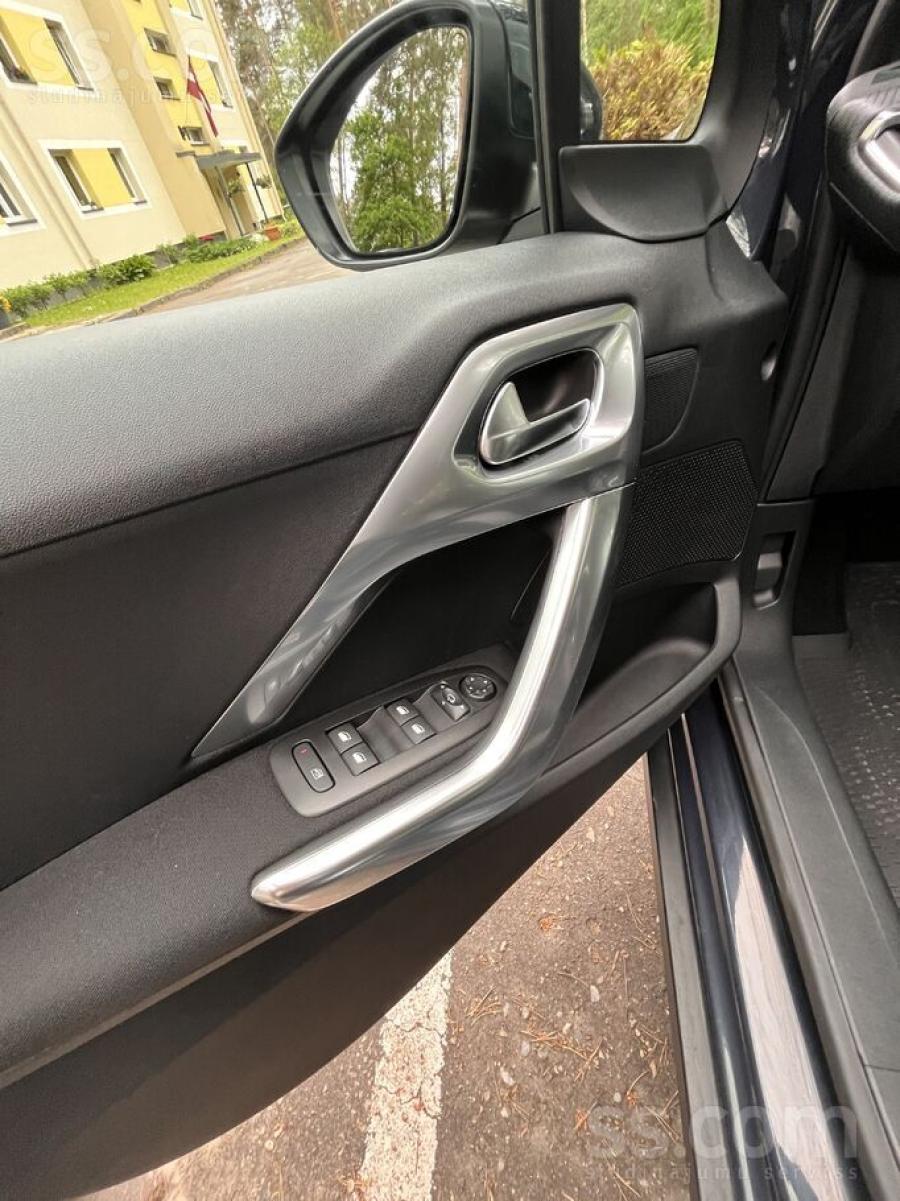 Pelēks Peugeot 2008 2019 Rīga, ar dzinēja tilpumu 1.50 L un nobraukumu 131 tūkst. km par 12900 €, foto 8 vietnē AUTOMOTO.COM.LV