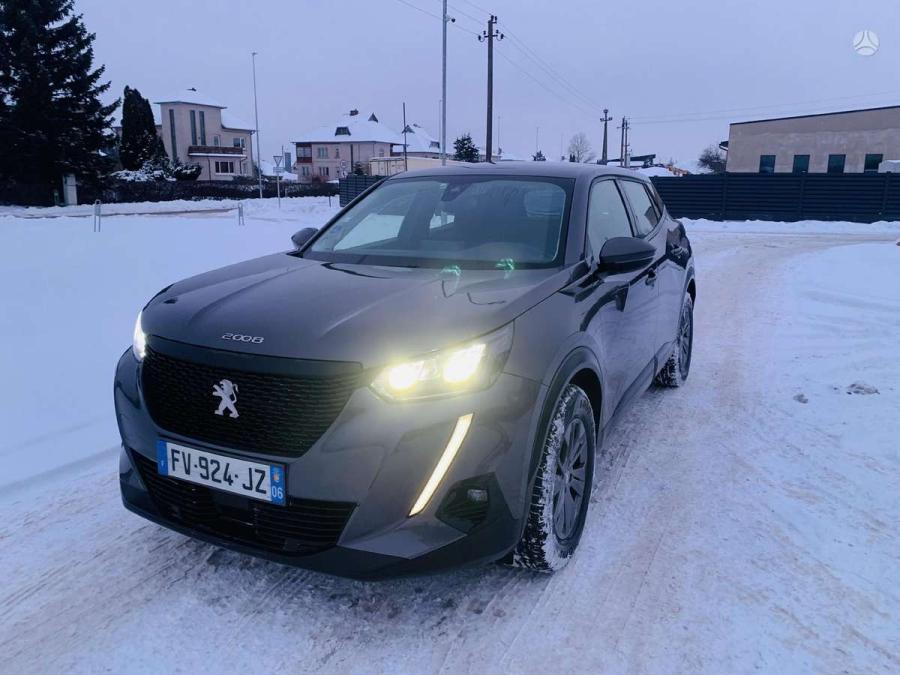 Grey Peugeot 2008 2020 in Taurage, with an engine capacity of 1.20 L and mileage of 156 thousand km for 10600 €, photo 1 on AUTOMOTO.COM.LV