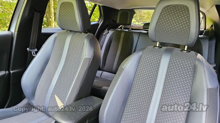 Grey Peugeot 2008 2020 in Tallinn, with an engine capacity of 1.50 L and mileage of 92 thousand km for 14000 €, photo 6 on AUTOMOTO.COM.LV