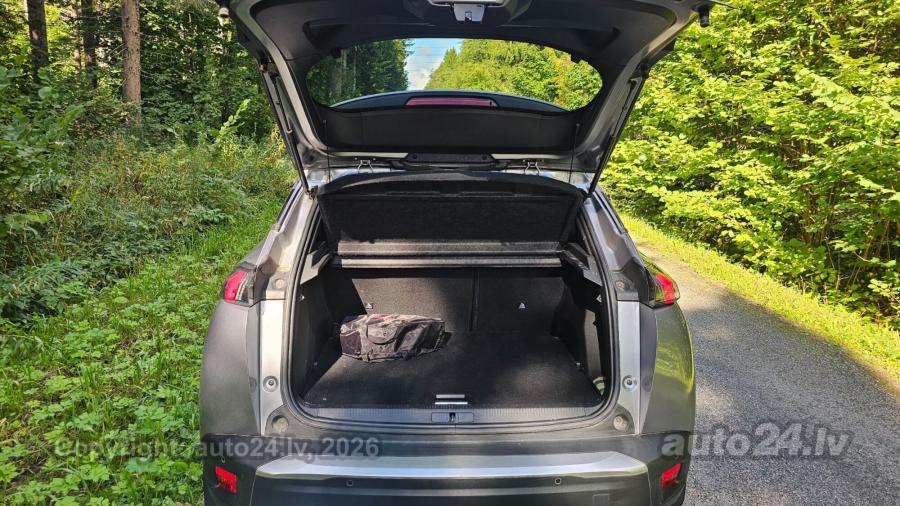 Grey Peugeot 2008 2020 in Tallinn, with an engine capacity of 1.50 L and mileage of 92 thousand km for 14000 €, photo 10 on AUTOMOTO.COM.LV