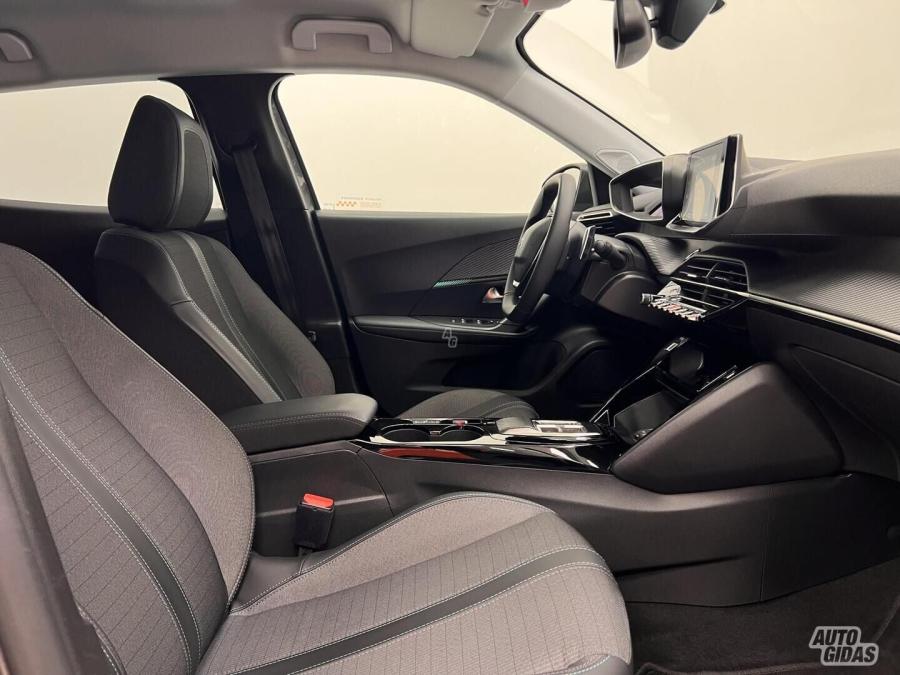 Grey Peugeot 2008 2022 in Vilnius, with an engine capacity of 1.20 L and mileage of 57 thousand km for 16990 €, photo 24 on AUTOMOTO.COM.LV