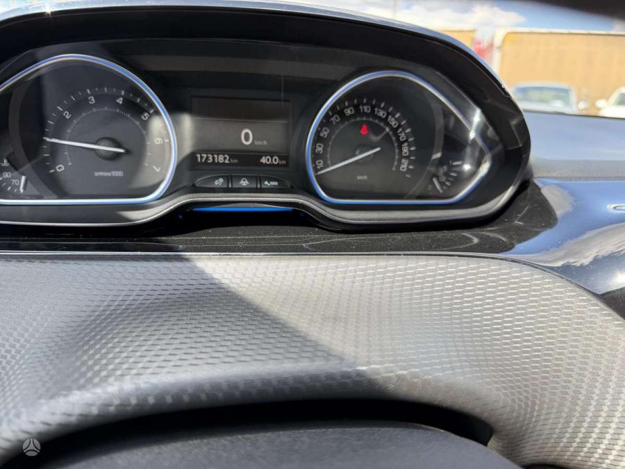 Pelēks Peugeot 2008 2014 Viļņa, ar dzinēja tilpumu 1.60 L un nobraukumu 174 tūkst. km par 4200 €, foto 18 vietnē AUTOMOTO.COM.LV