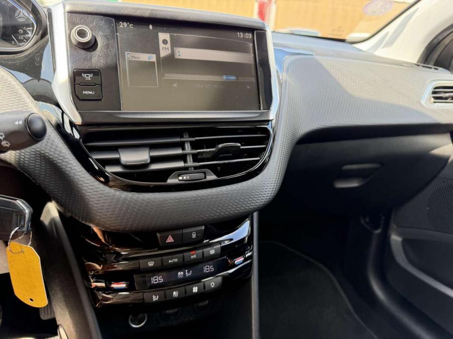 Pelēks Peugeot 2008 2014 Viļņa, ar dzinēja tilpumu 1.60 L un nobraukumu 174 tūkst. km par 4200 €, foto 19 vietnē AUTOMOTO.COM.LV